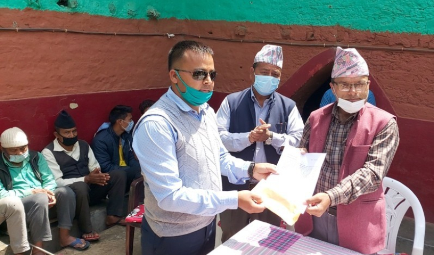 डोटी कारागारका कैदीबन्दीद्वारा राहत कोषमा सहयोग | Dinesh Khabar